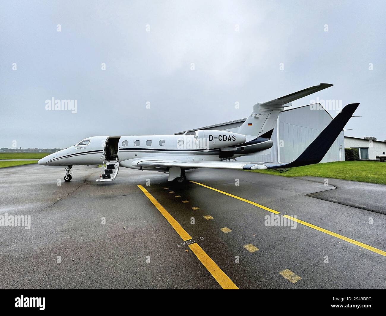 Embraer Phenom 300, private jet, business jet, aviation, aviation ...