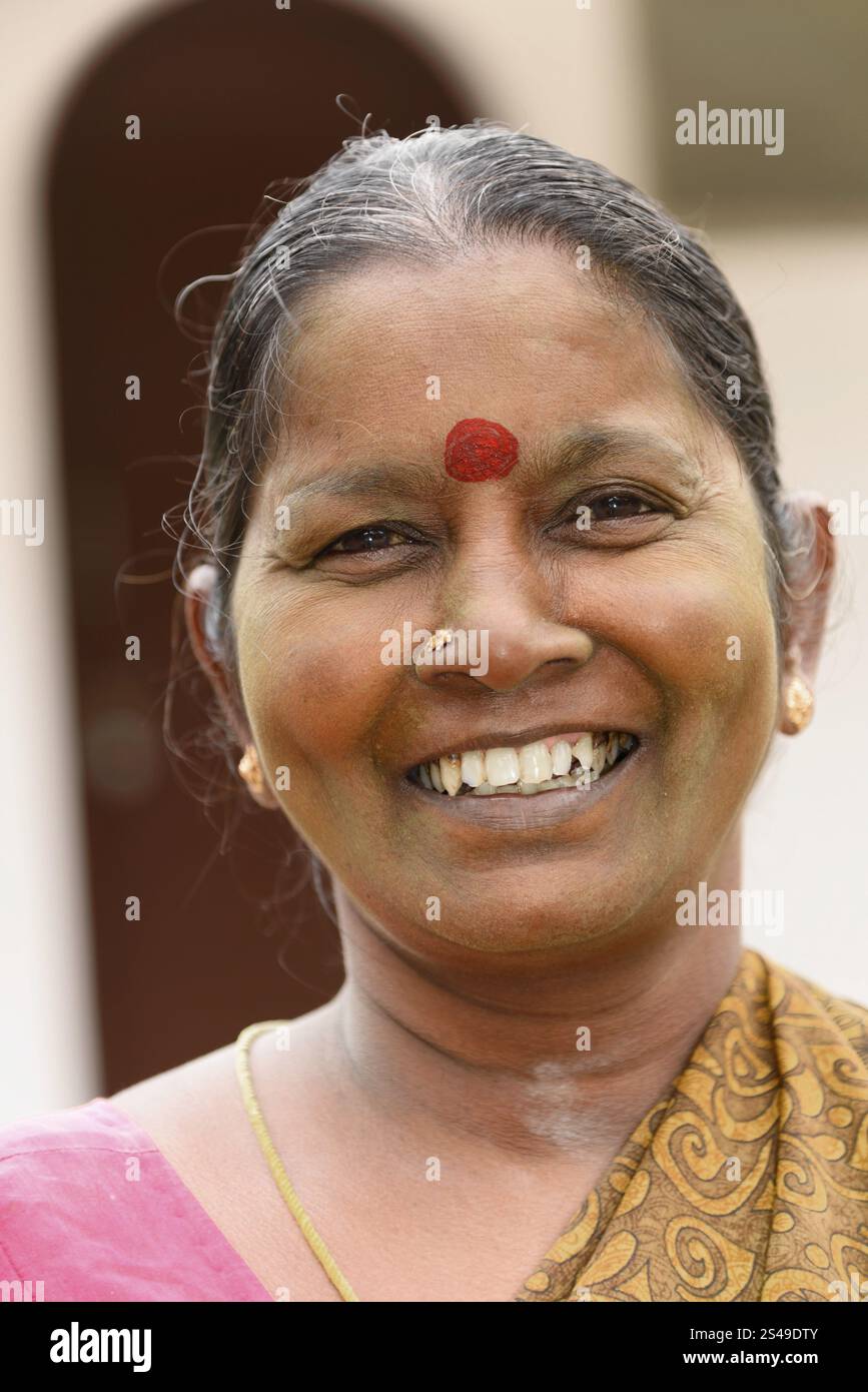 Portrait of a smiling Indian woman with a traditional bindi in her hair ...
