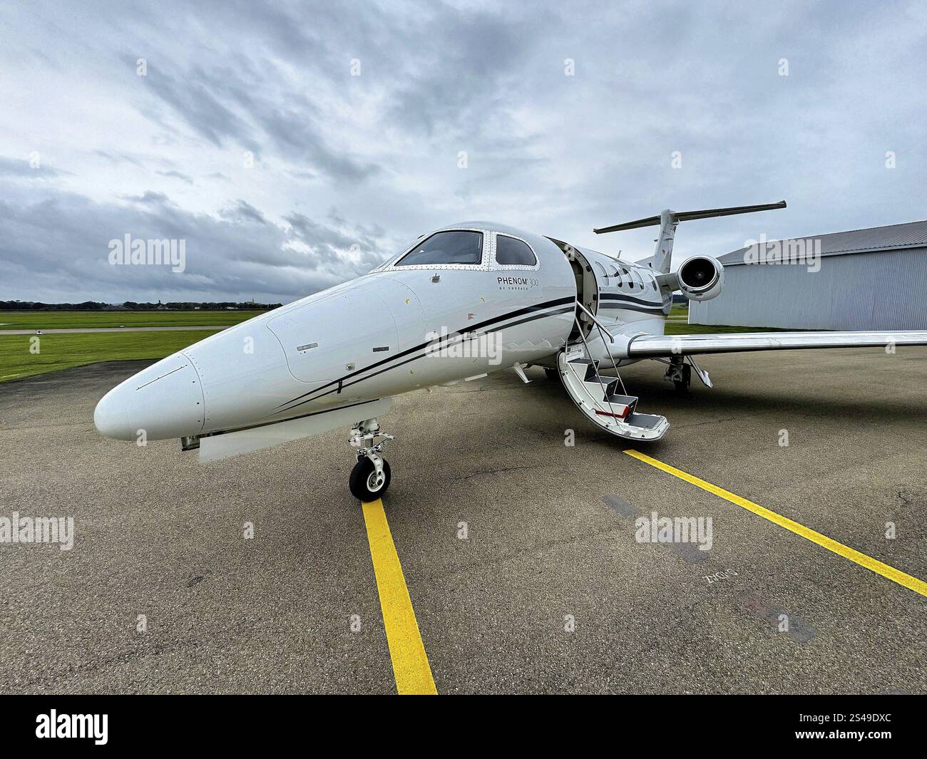 Embraer Phenom 300, private jet, business jet, aviation, aviation ...