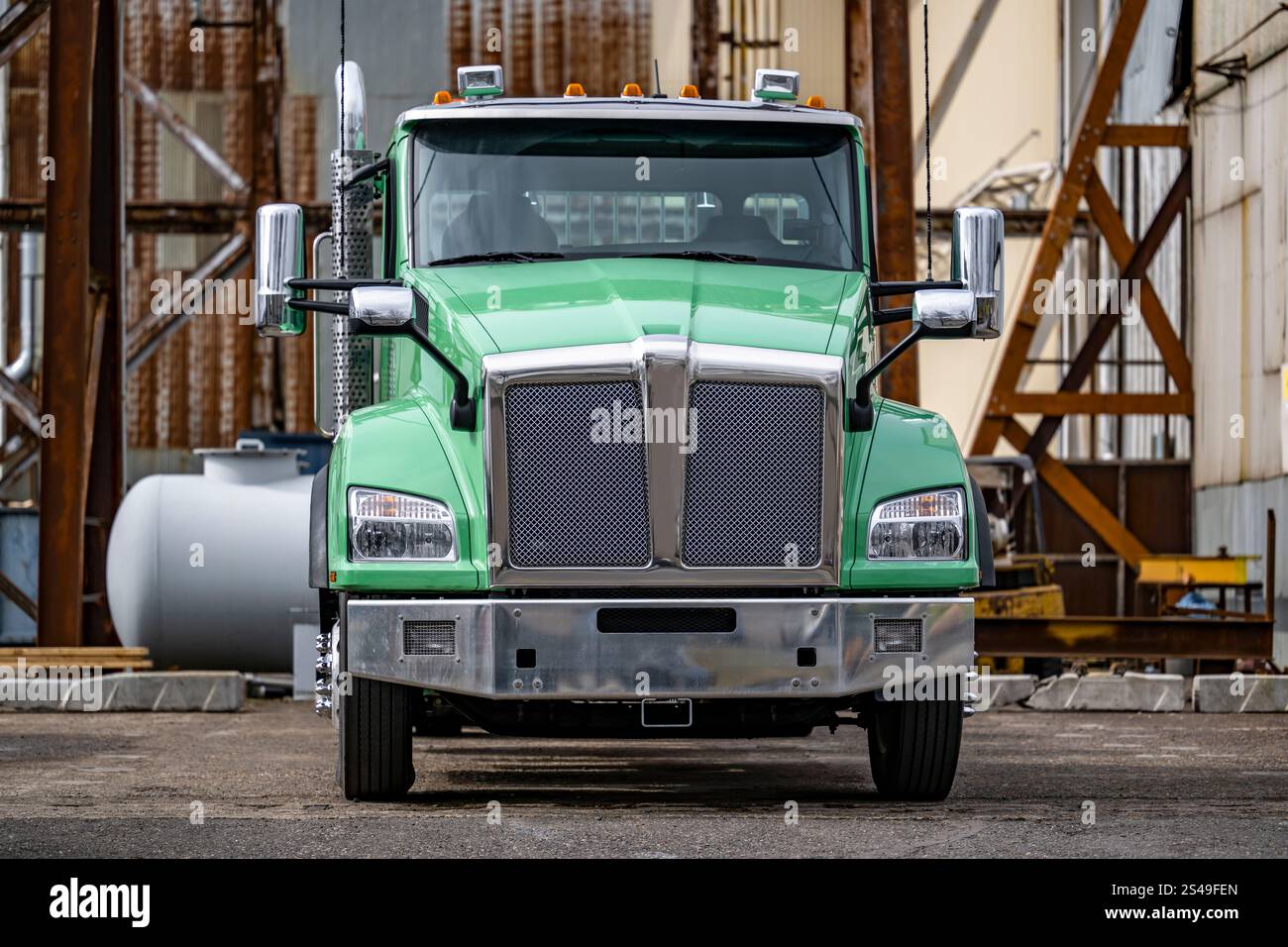 Green bonnet big rig day cab semi truck tractor with orange roof flash ...