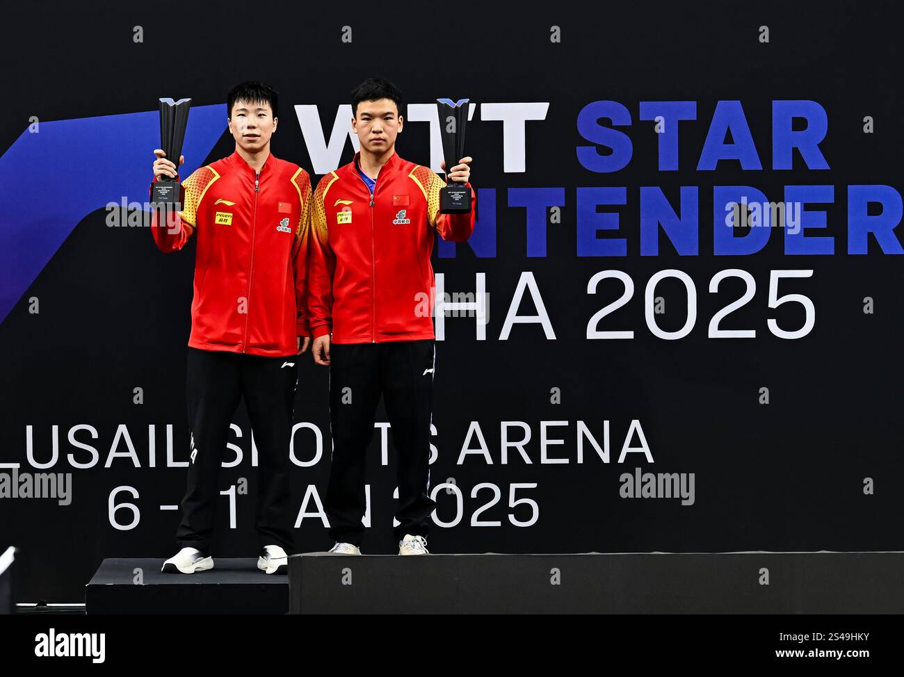 Doha, Qatar. 10th Jan, 2025. Xu Yingbin (L)/Xiang Peng pose for photos ...