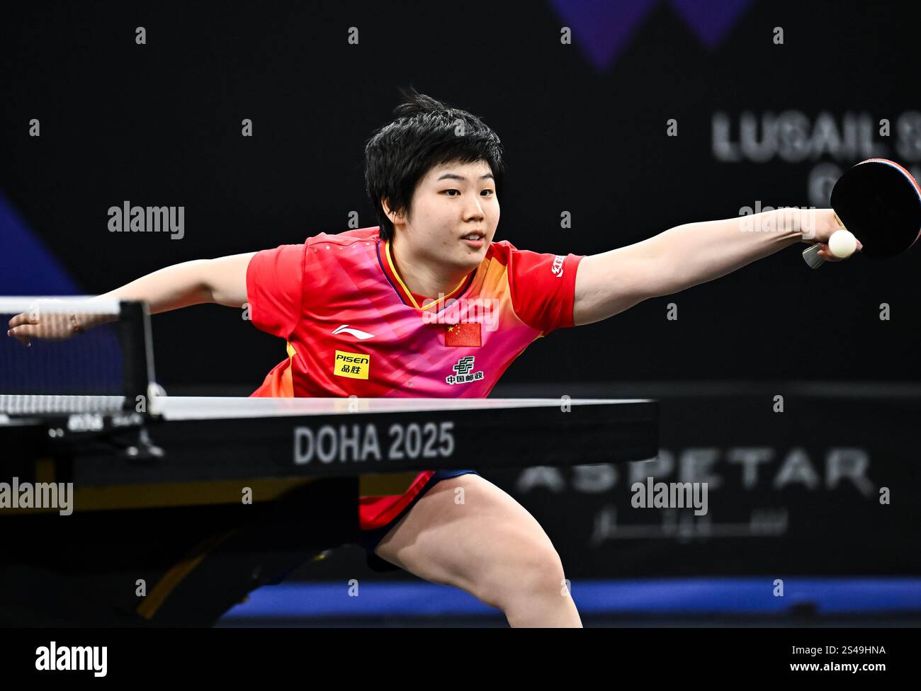 (250111) -- DOHA, Jan. 11, 2025 (Xinhua) -- Kuai Man hits a return ...