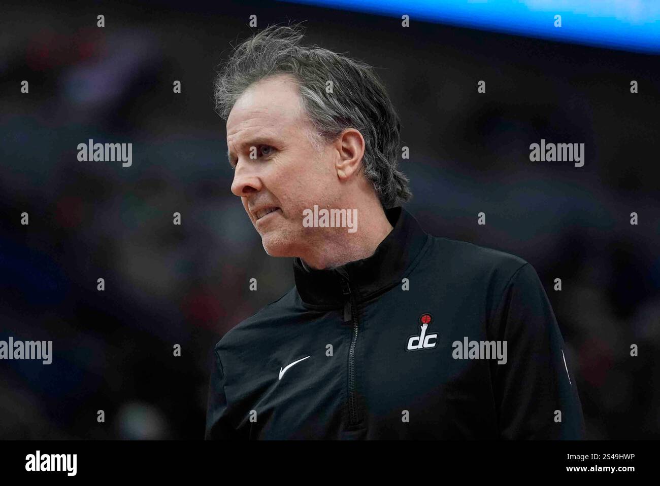 Washington Wizards head coach Brian Keefe walks the sideline during the ...