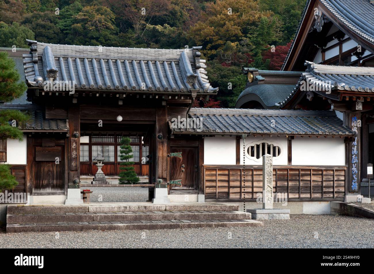 Seiryoji Temple is the daimyo feudal lord Ii Naosuke Hikone clan family ...