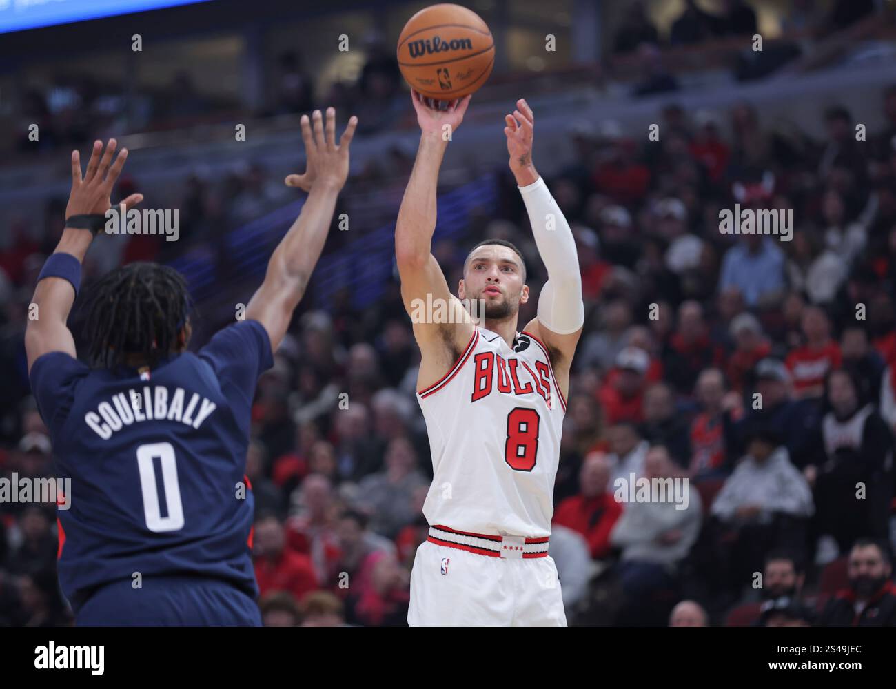 CHICAGO, IL - JANUARY 10: Zach LaVine #8 of the Chicago Bulls shoots a ...