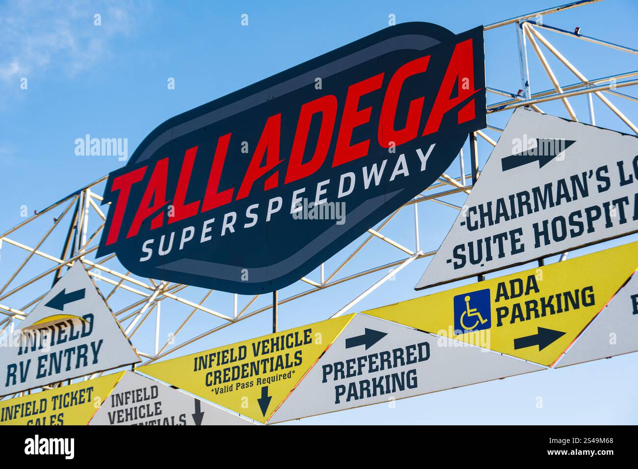 Directional entrance sign at Talladega Superspeedway in Lincoln ...