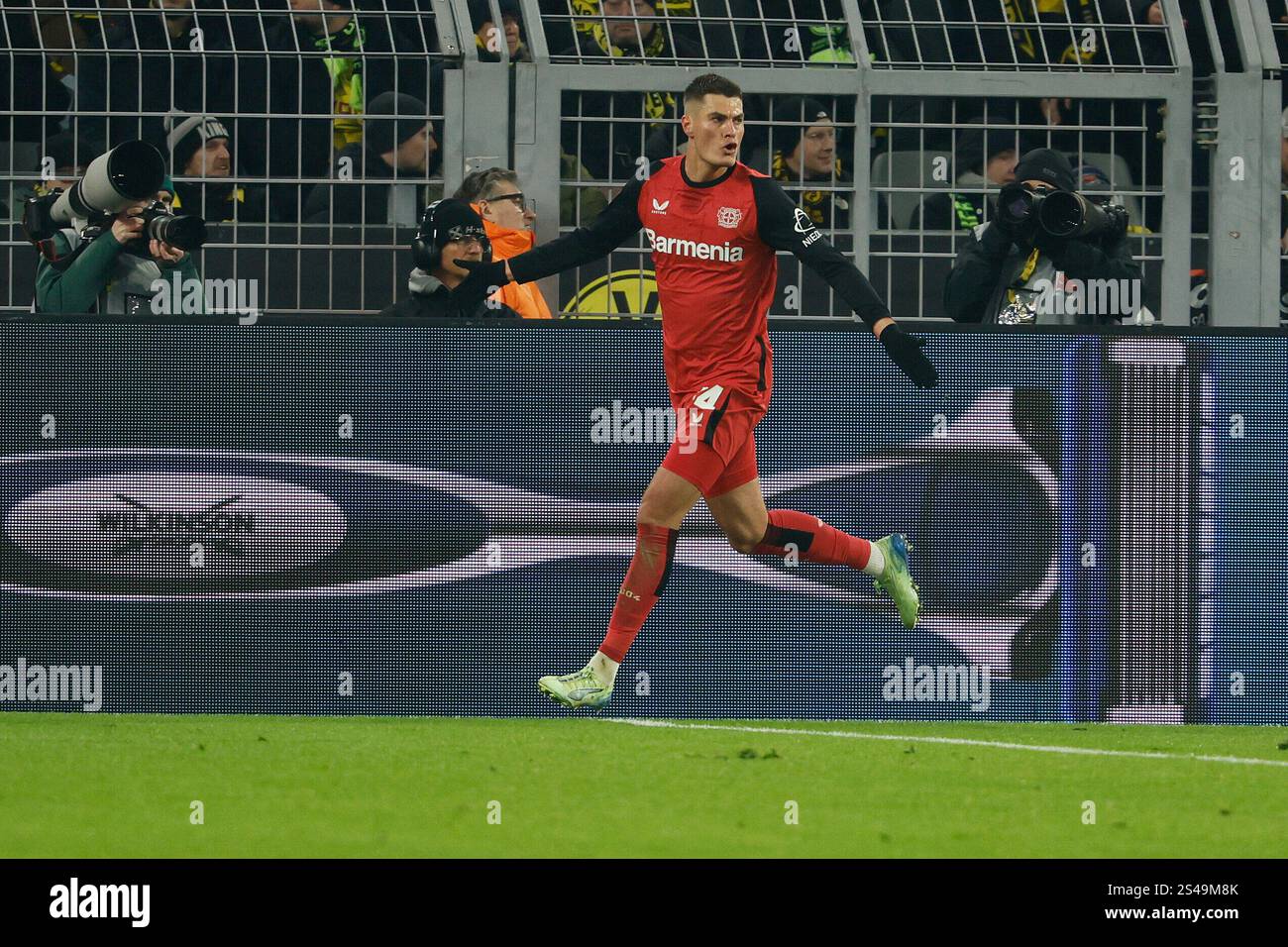 Dortmund, Deutschland. 10th Jan, 2025. Fußball, 1. Bundesliga: Borussia Dortmund - Bayer 04 ...