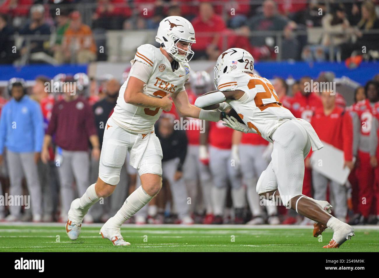 Waco, Texas, USA. 10th Jan, 2025. Texas Longhorns quarterback Quinn ...