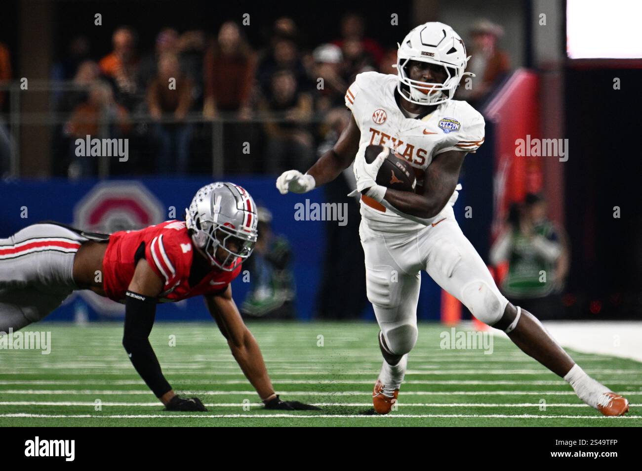 Arlington, United States. 10th Jan, 2025. Texas running back ...