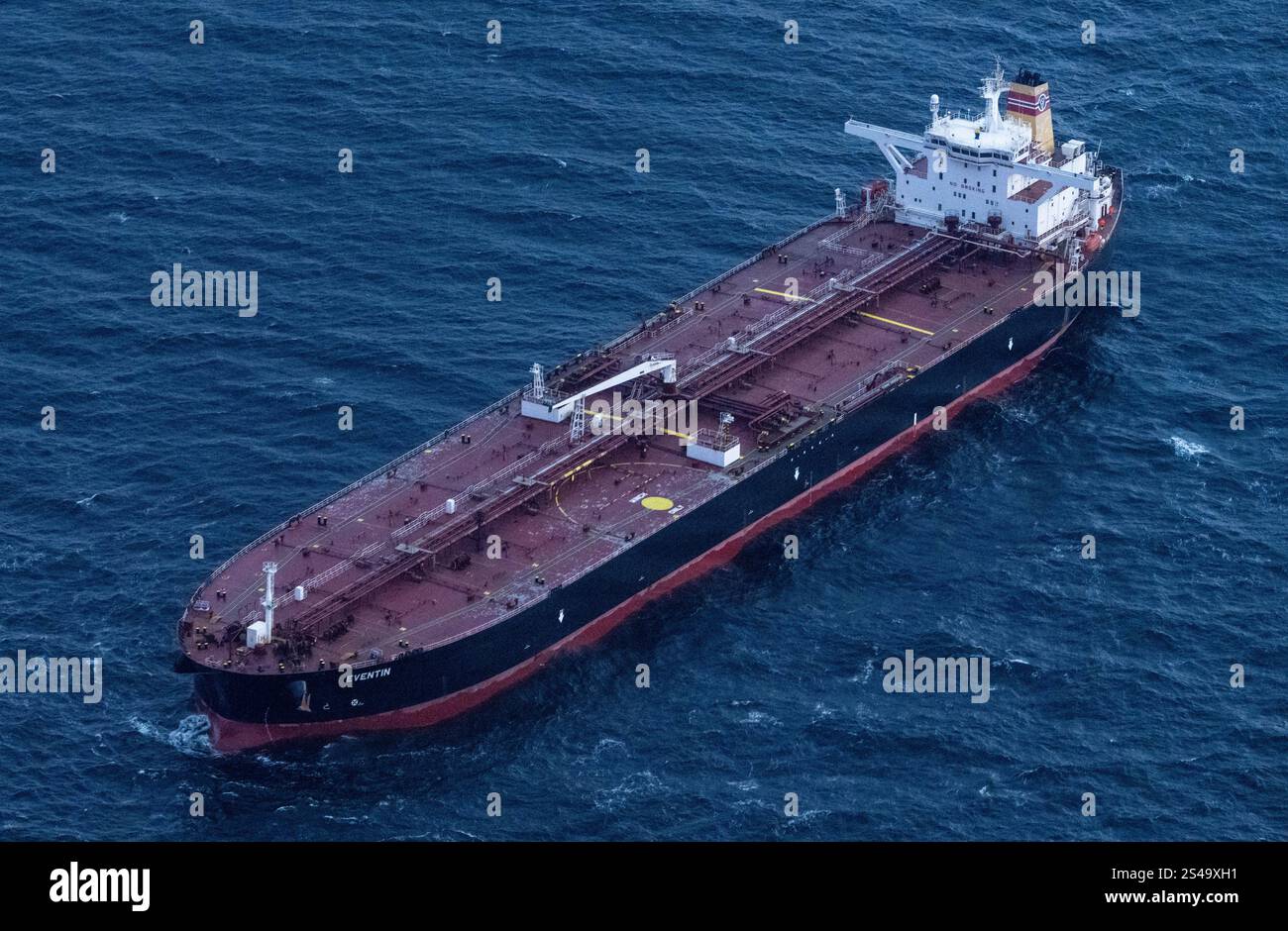 Germany. 10th Jan, 2025. View of the unmaneuverable oil tanker "Eventin ...