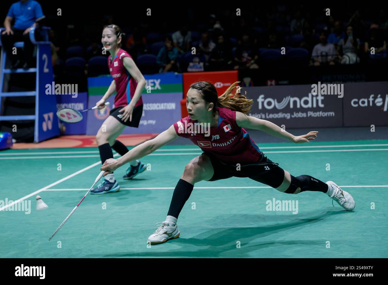 Misaki Matsutomo (R) and Chiharu Shida of Japan play against Li Yi Jing ...
