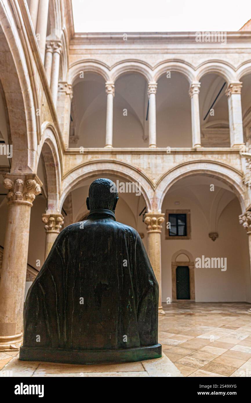 View of Statue in The Franciscan Monastery Courtyard Stock Photo - Alamy