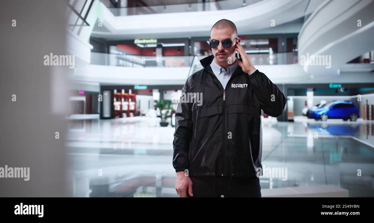 Mall Or Retail Store Security Guard Officer Stock Photo - Alamy