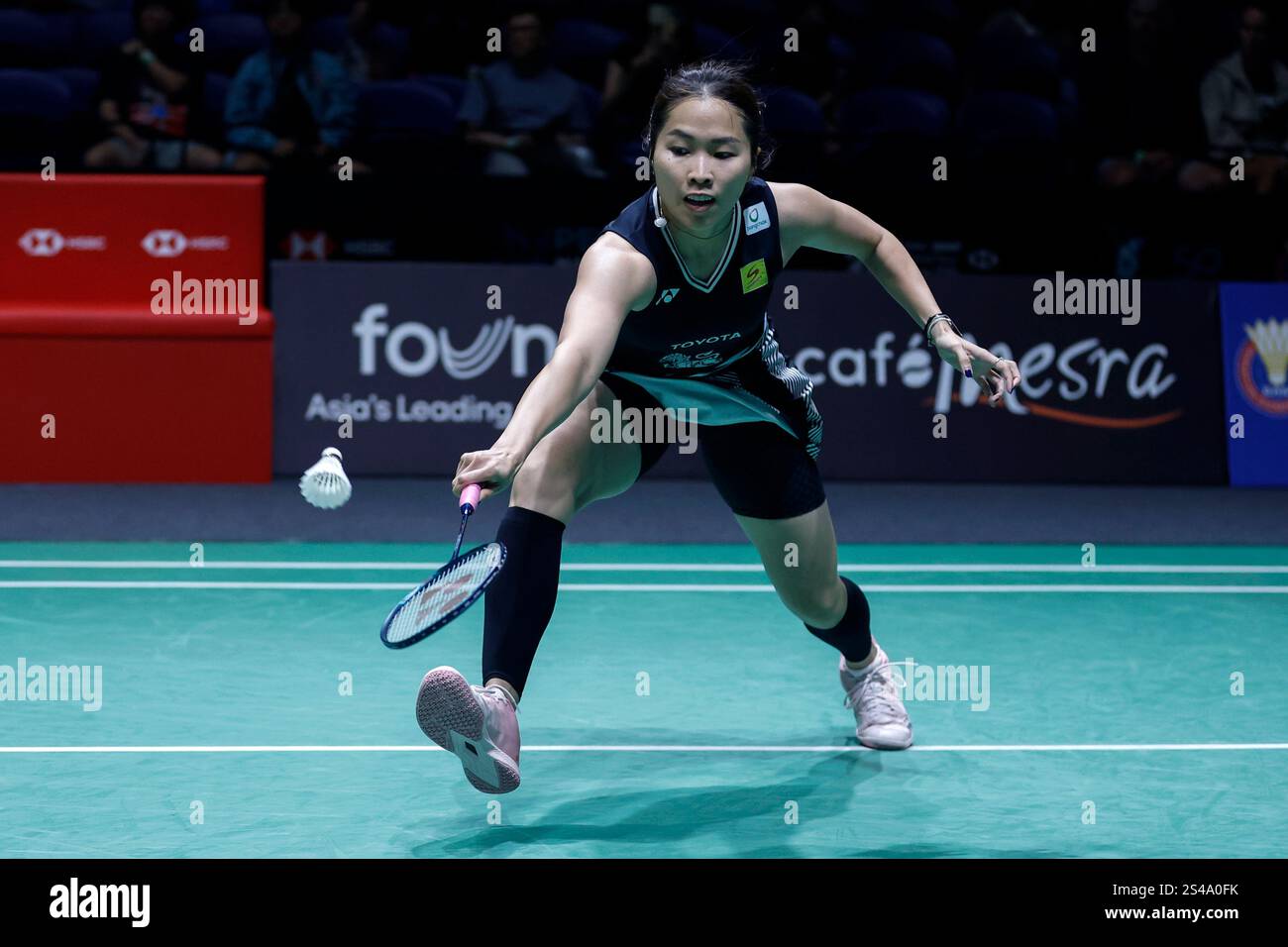 Kuala Lumpur, Malaysia. 10th Jan, 2025. Ratchanok Intanon of Thailand plays against Putri Kusuma ...