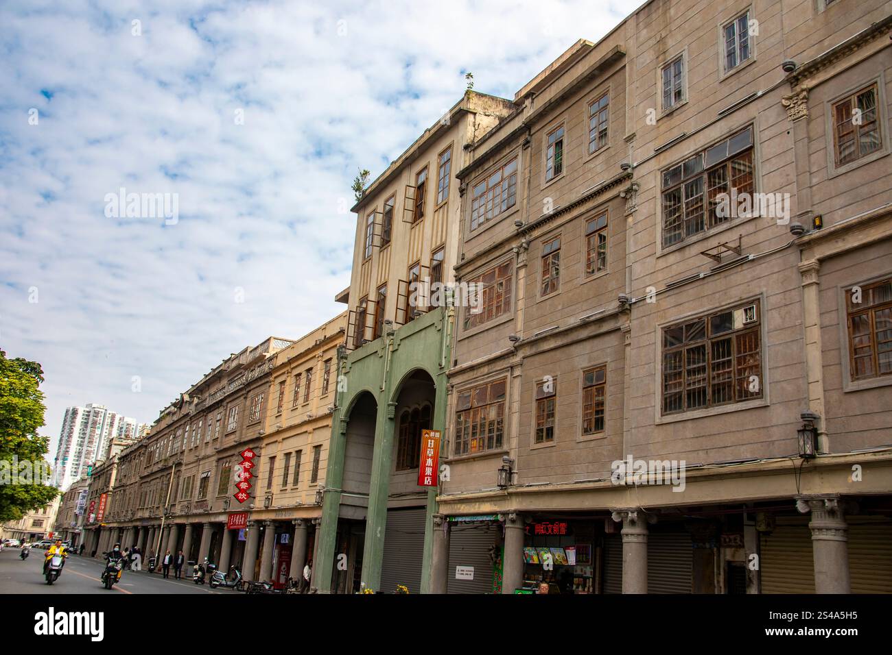 Shantou China 17th Dec 2024: Shantou's arcade-style streets, known as ...