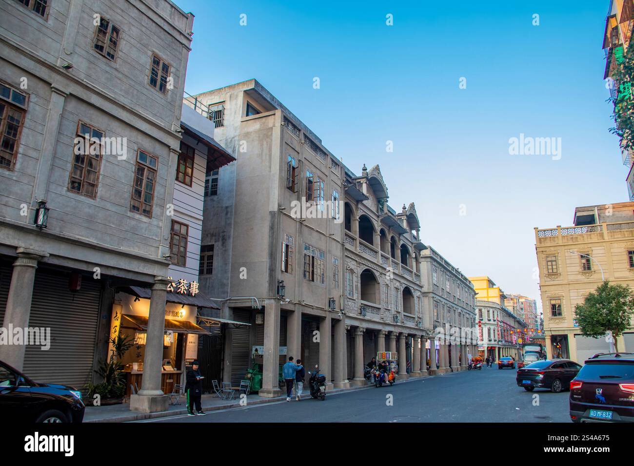 Shantou China 17th Dec 2024: Shantou's arcade-style streets, known as ...