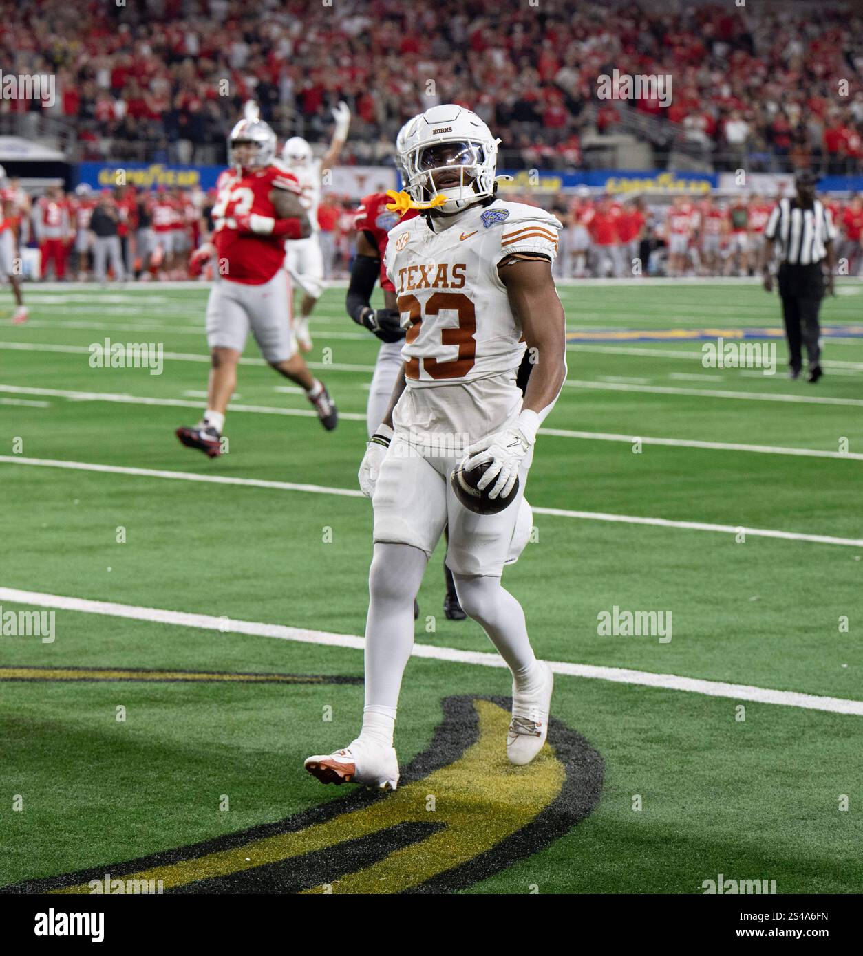 Arlington, Texas, U.S.A. 10th Jan, 2025. Texas player #23 RB JAYDON ...