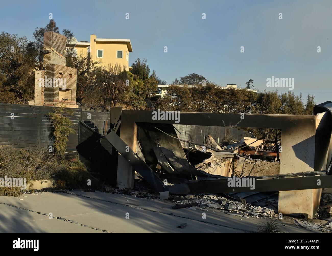 Los Angeles, United States. 10th Jan, 2025. The remains of one of the ...