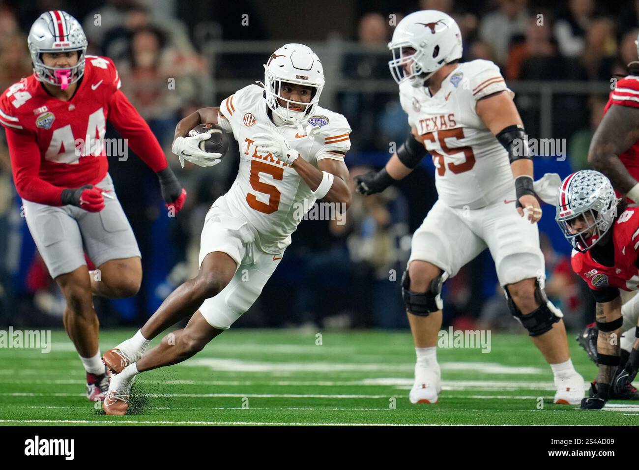 Wide receiver Ryan Wingo (Texas Longhorns, #5) carries the ball USA, Texas Longhorns vs Ohio ...