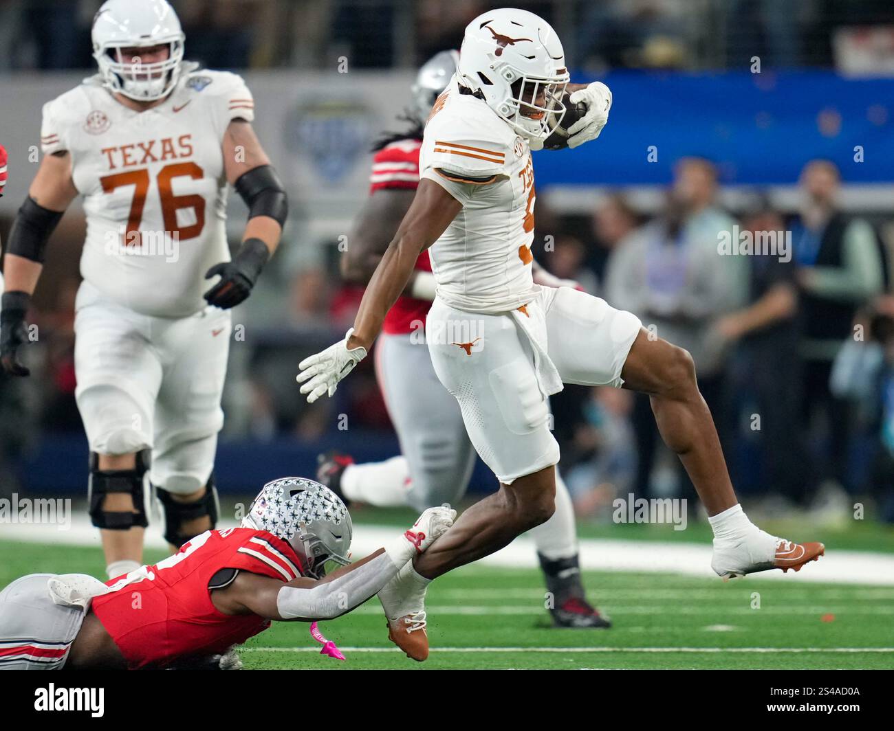 Safety Caleb Downs (Ohio State Buckeyes, #2) attempts to tackle wide ...