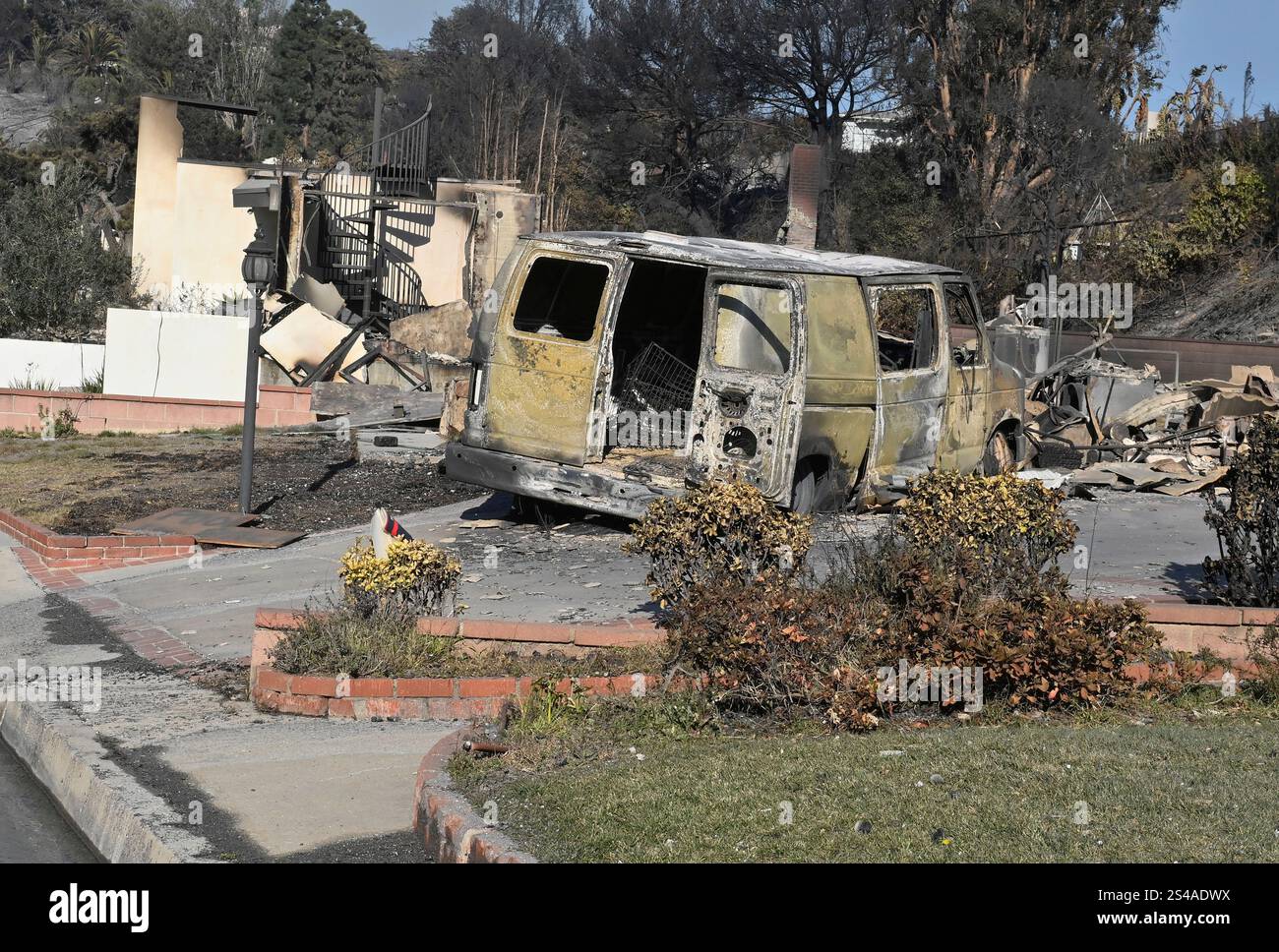 Los Angeles, United States. 10th Jan, 2025. The remains of one of the ...