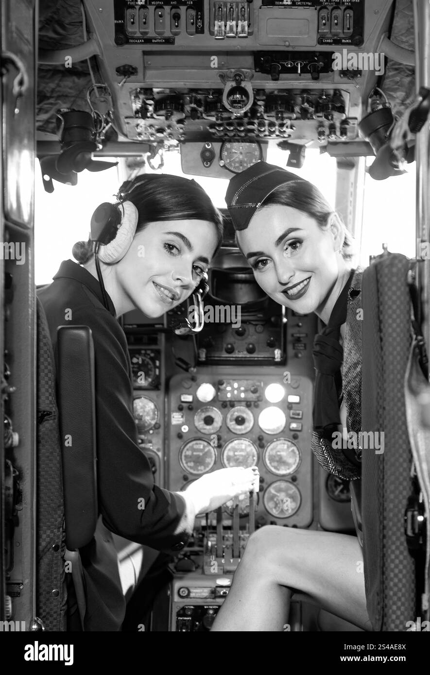Two officer pilots no Black and White Stock Photos & Images - Alamy