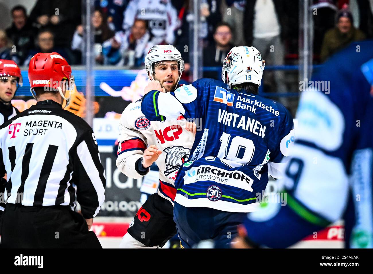 Fight zwischen Jake Virtanen (Iserlohn Roosters, #19) und Cole Maier ...