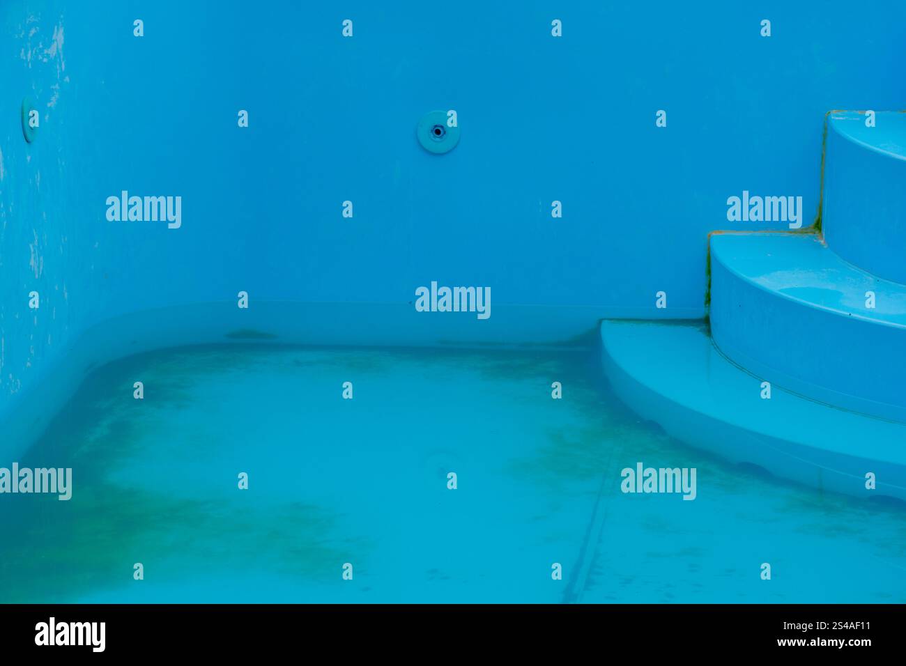 Dirty swimming pool with draining water before cleaning Stock Photo - Alamy