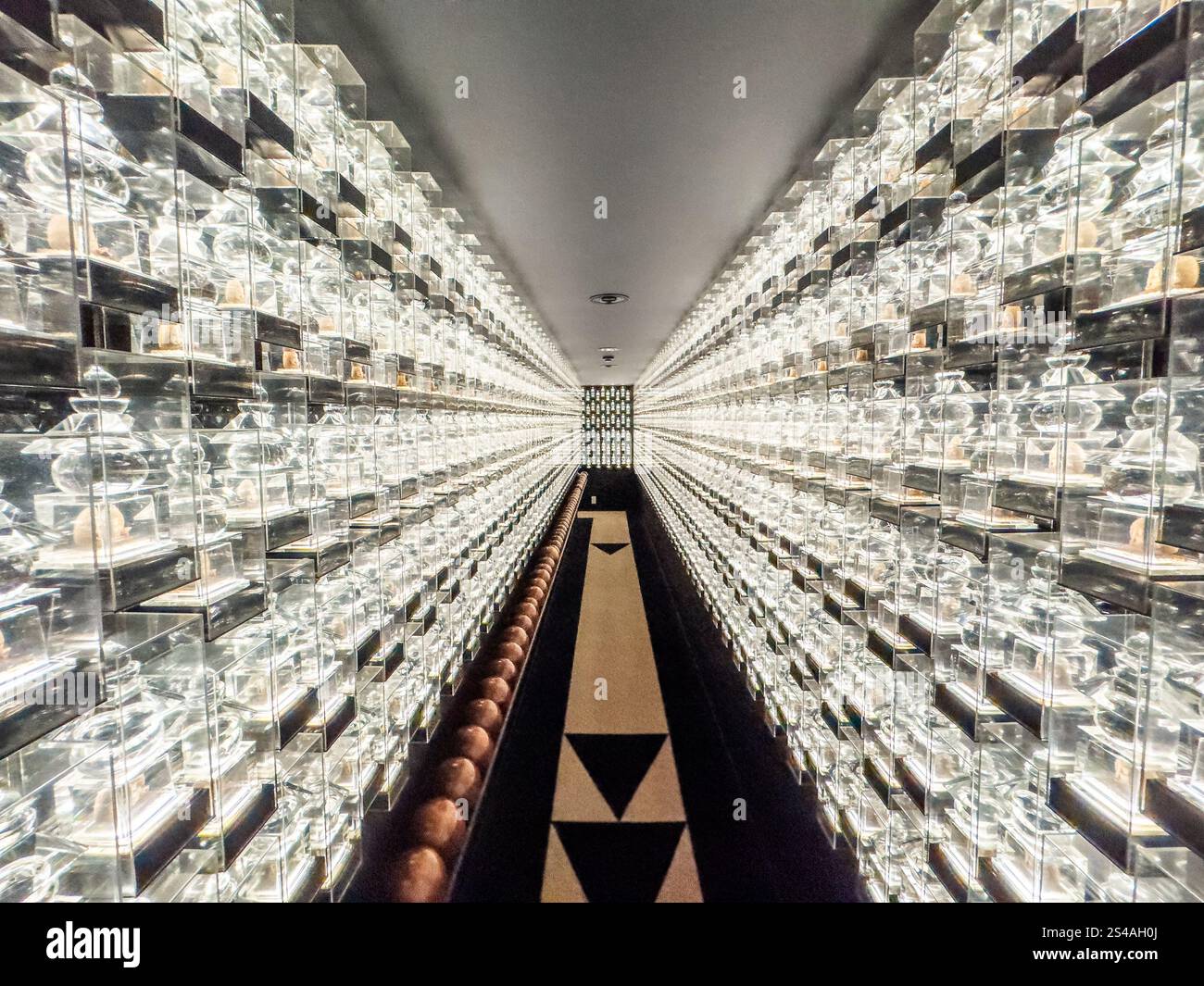 Fukagawa Fudou do with 10000 small crystal gorinto pagoda in Koto ward ...