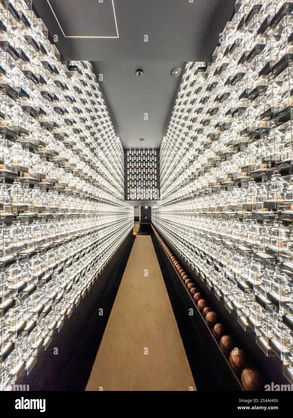 Fukagawa Fudou do with 10000 small crystal gorinto pagoda in Koto ward ...