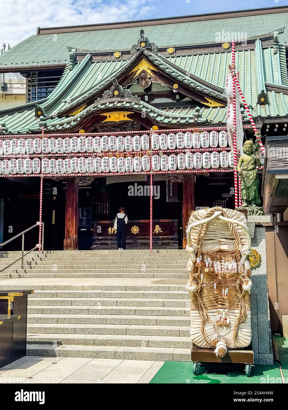 Fukagawa Fudou do with 10000 small crystal gorinto pagoda in Koto ward ...