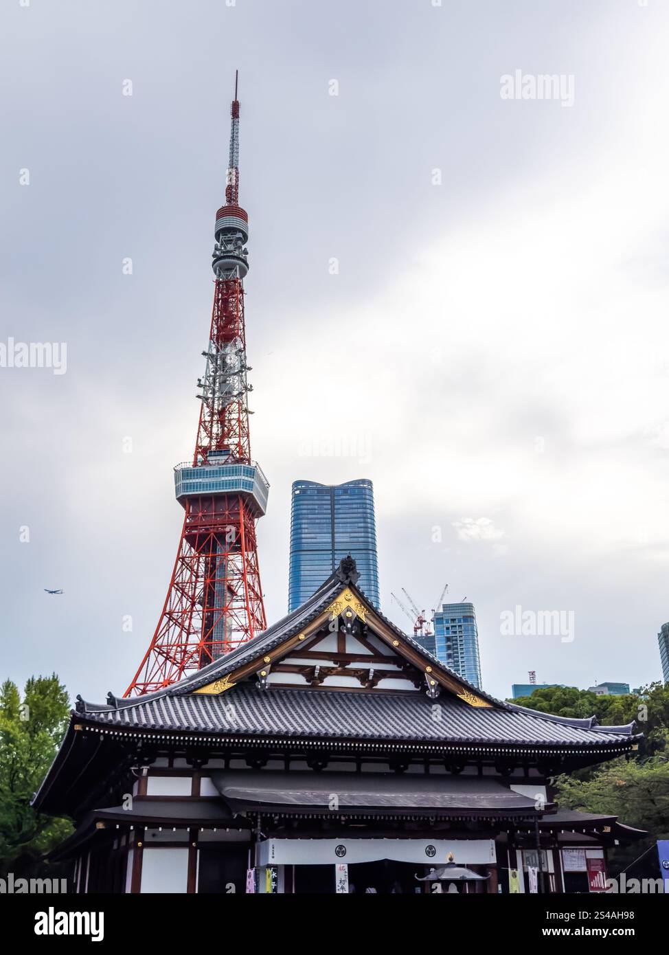 Zojoji Enkodaishido temple in Tokyo, Japan Stock Photo - Alamy