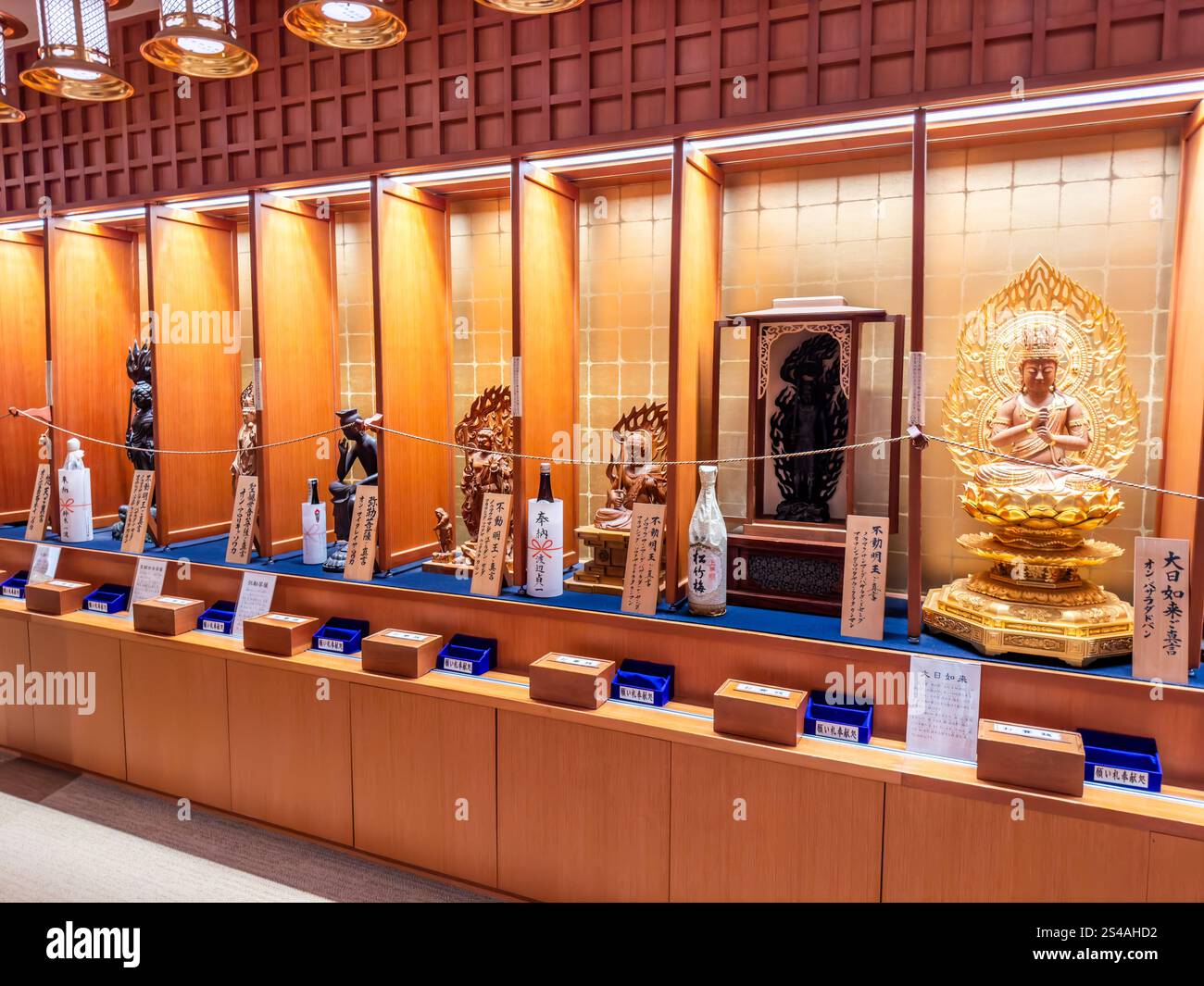 Fukagawa Fudou do with 10000 small crystal gorinto pagoda in Koto ward ...