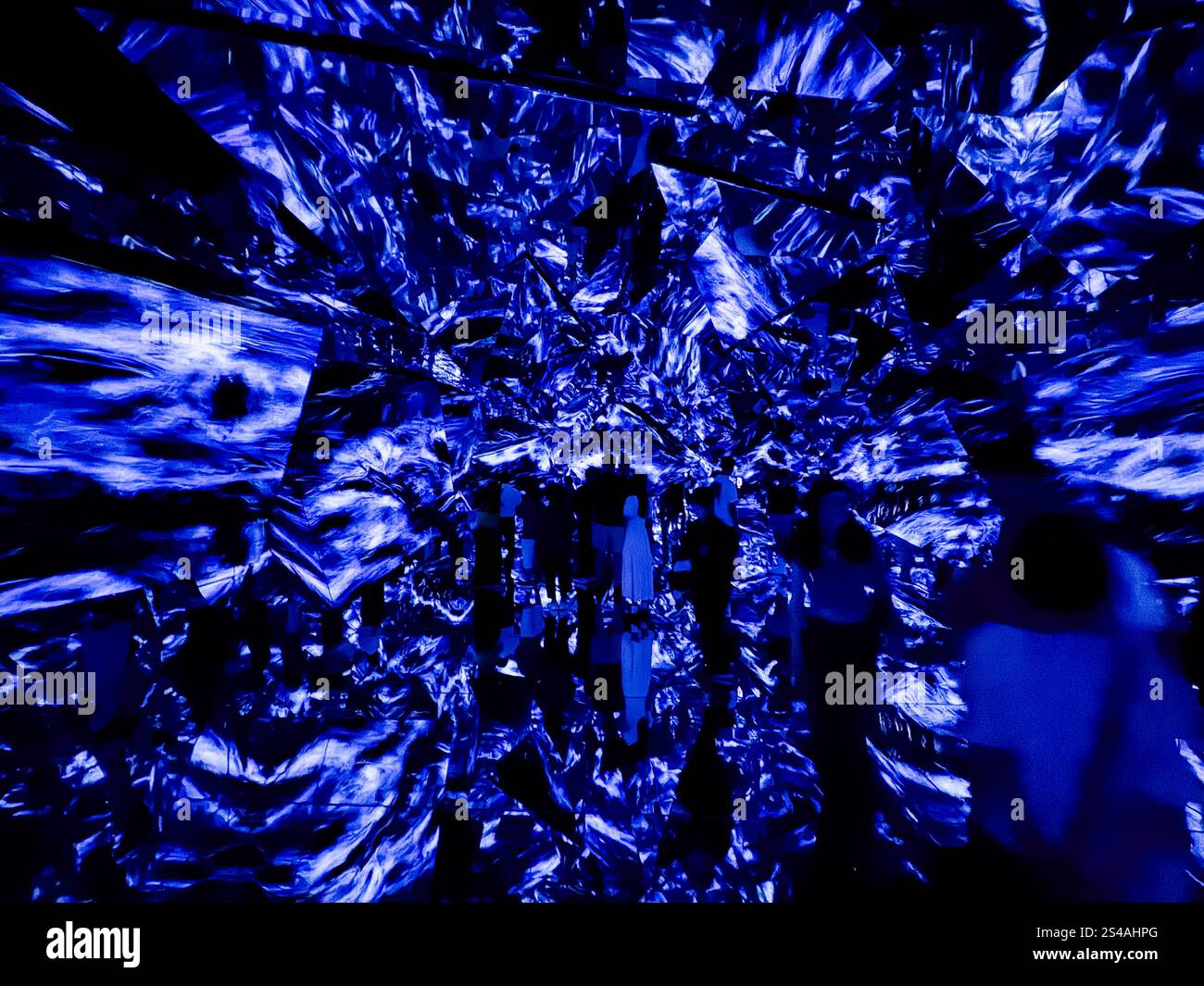 Temalbas Borderless art light installation and illumination in Aomi ...