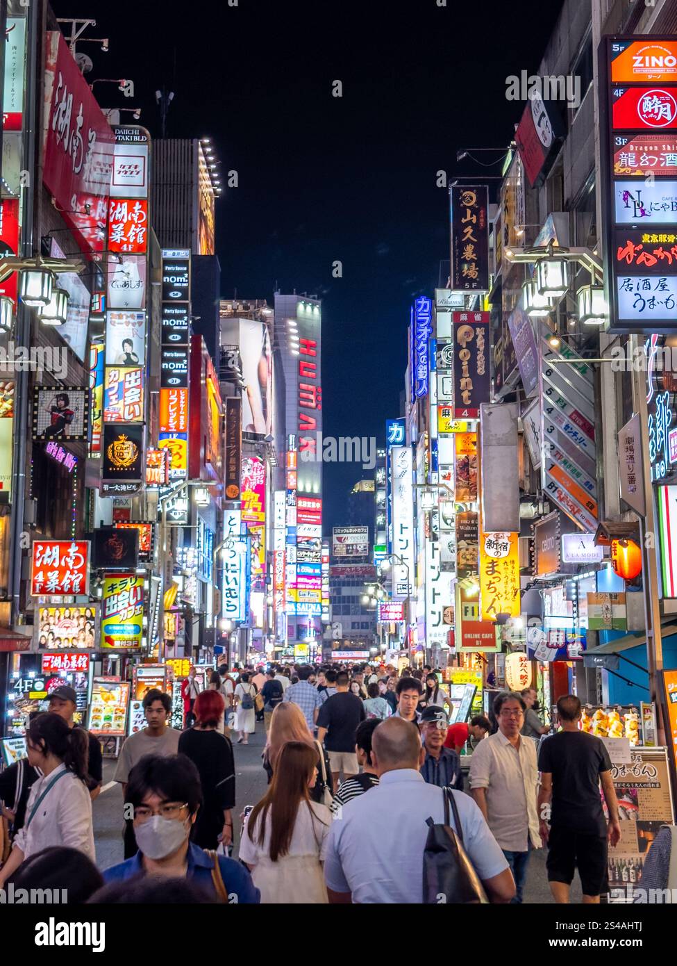Shinjuku street in Kabuchiko, Tokyo, Japan Stock Photo - Alamy