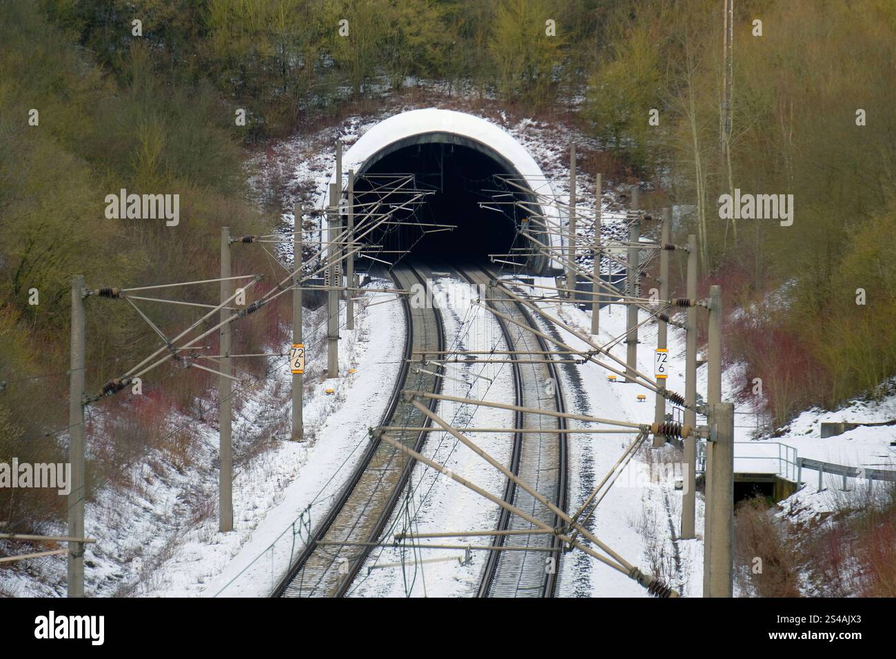 Einblicke bei einer Bahnfahrt mit Start in Goettingen Hbf nach Hannover ...