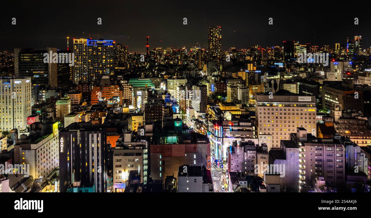Shinjuku street in Kabuchiko, Tokyo, Japan Stock Photo - Alamy