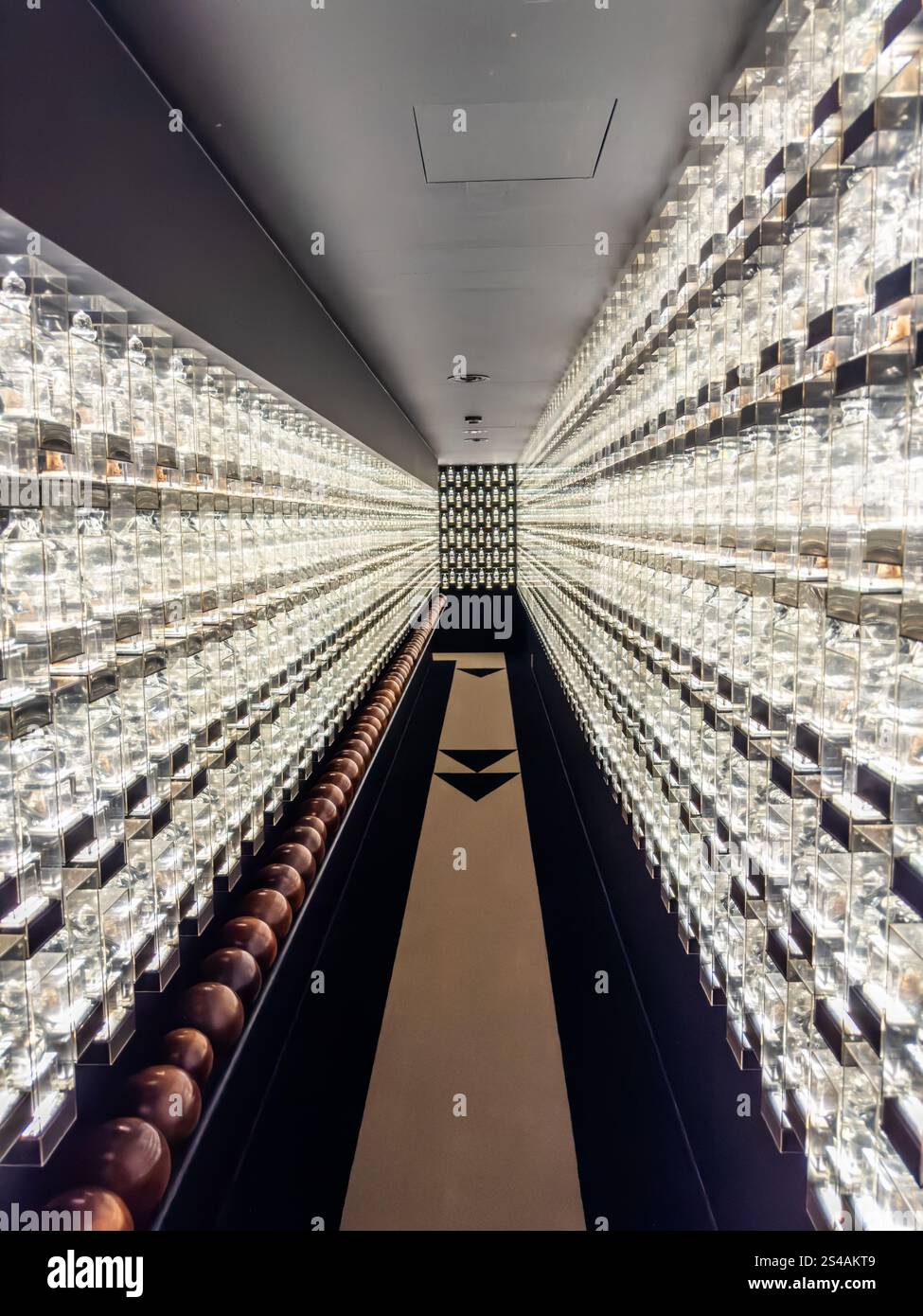 Fukagawa Fudou do with 10000 small crystal gorinto pagoda in Koto ward ...