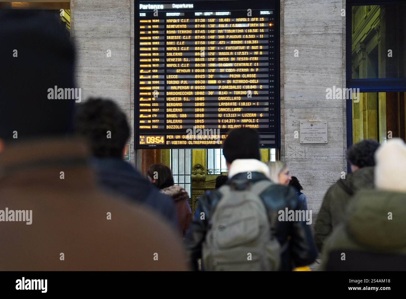Cancellation and delays of trains at the central station due to a fault ...