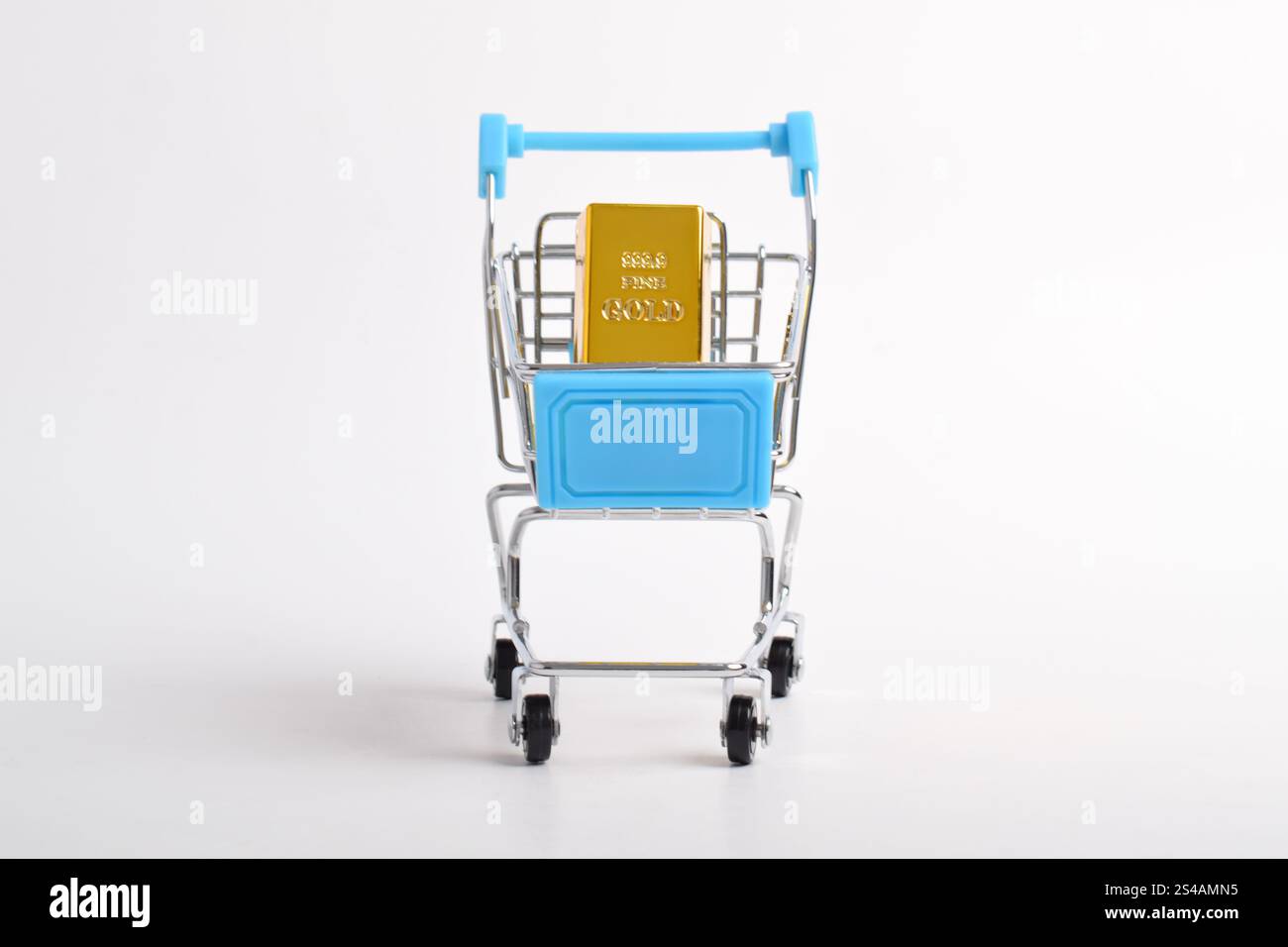 Gold bars in shopping cart. Financial concept, trading, high demand ...