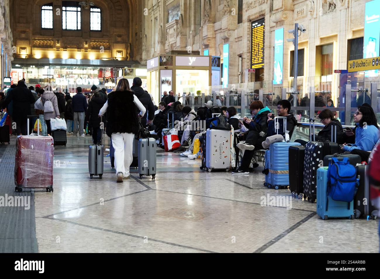 Milano, Italia. 11th Jan, 2025. Cancellation and delays of trains at ...