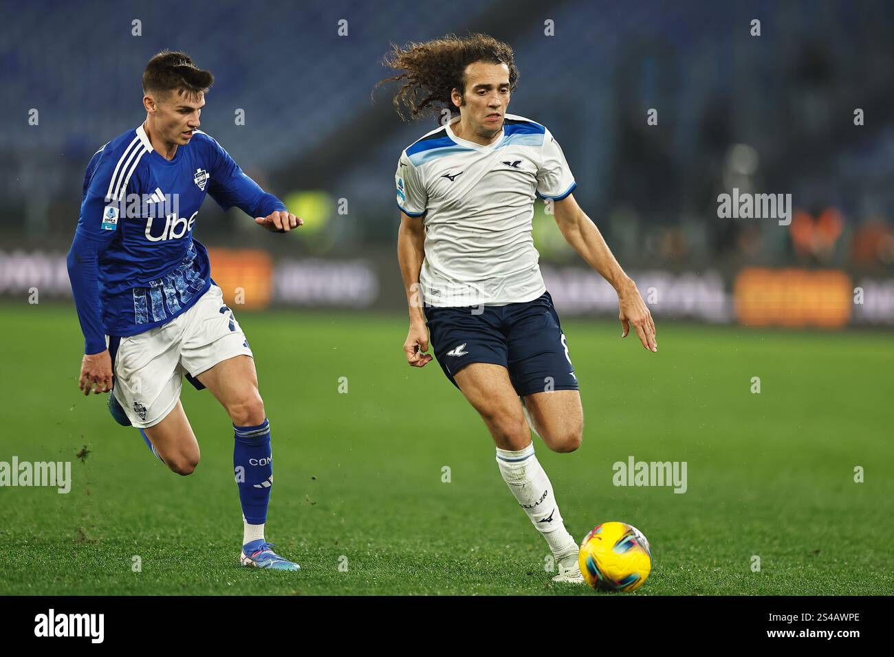 Roma, Italy. 10th Jan, 2025. (L-R) Ignace Van Der Brempt (Como), Matteo Guendouzi (Lazio ...