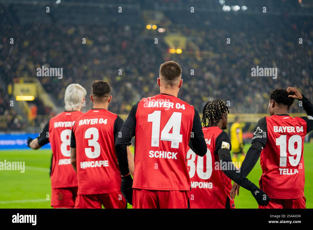 Dortmund, Deutschland. 10th Jan, 2025. Jubel bei Bayer Leverkusen über das Tor von Patrik Schick ...