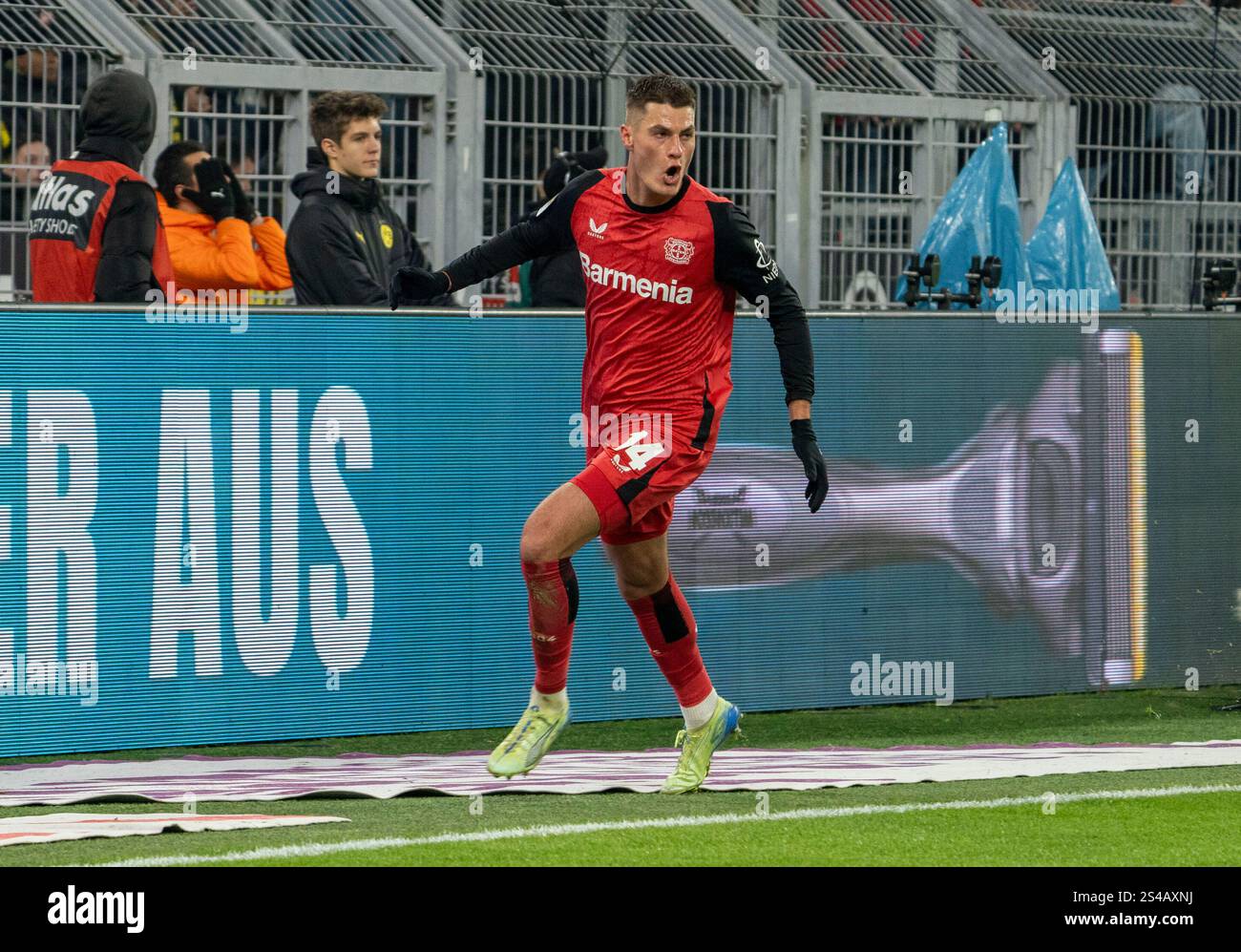 Dortmund, Deutschland. 10th Jan, 2025. Patrik Schick (Bayer 04 Leverkusen, #14) jubelt über sein ...