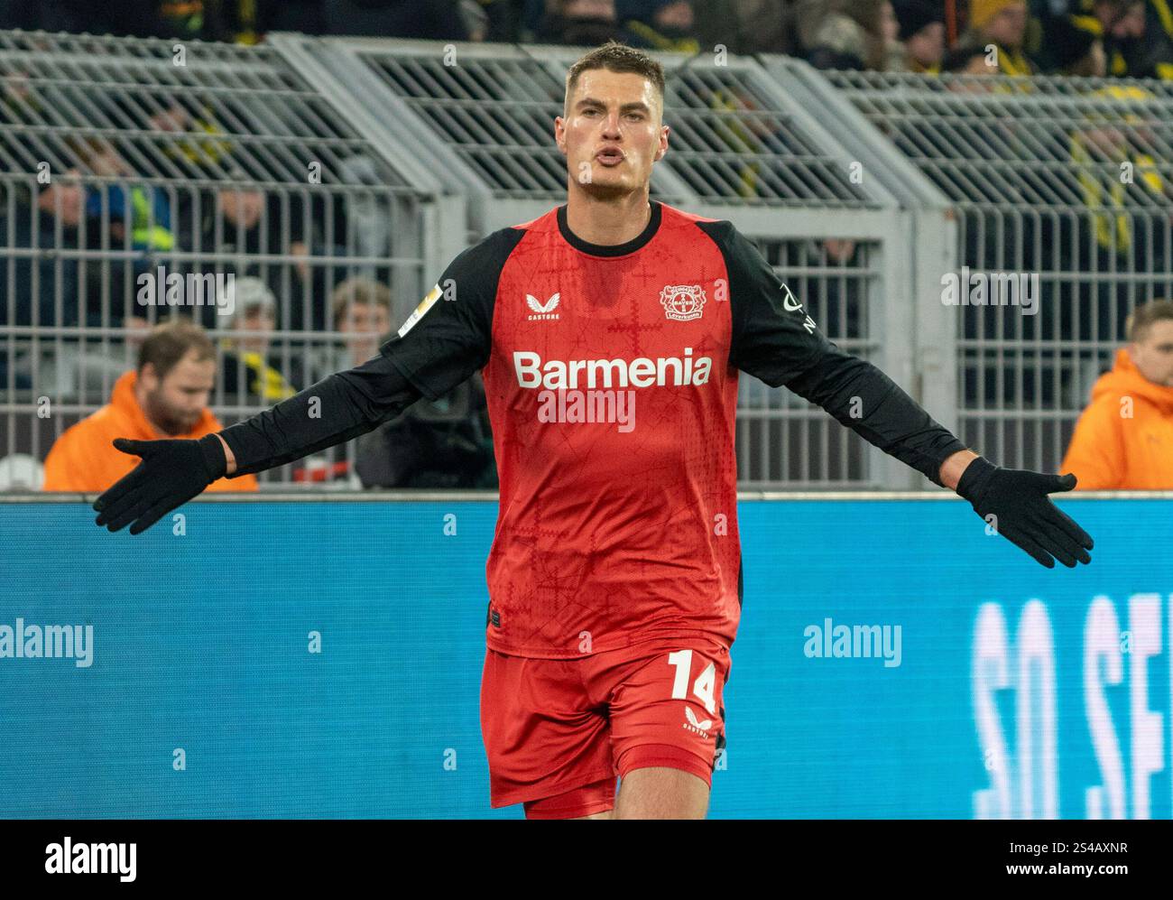 Dortmund, Deutschland. 10th Jan, 2025. Patrik Schick (Bayer 04 Leverkusen, #14) jubelt über sein ...