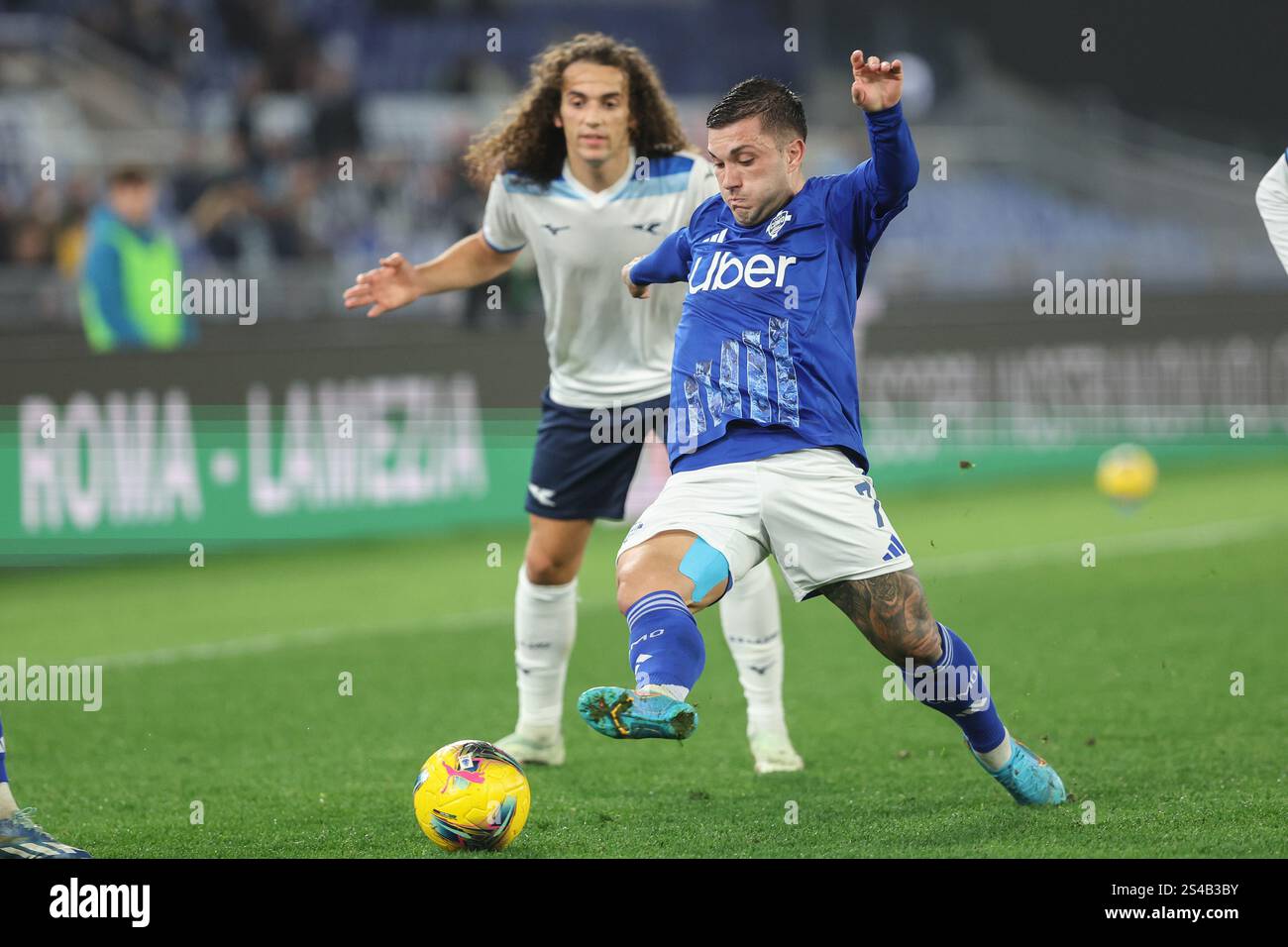 Rome, Italy. 10th Jan, 2025. Gabriel Strefezza of Como and Matteo Guendouzi of Lazio seen in ...