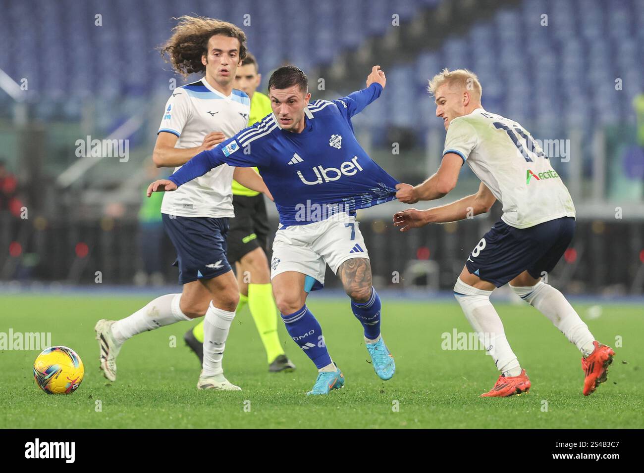 Rome, Italy. 10th Jan, 2025. Gabriel Strefezza of Como and Gustav Isaksen of Lazio sen in action ...