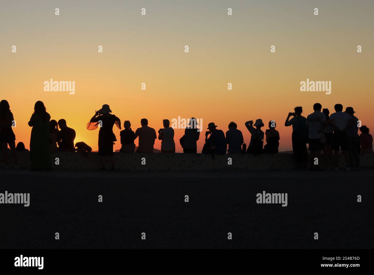 Group of people quiet moment hi-res stock photography and images - Alamy