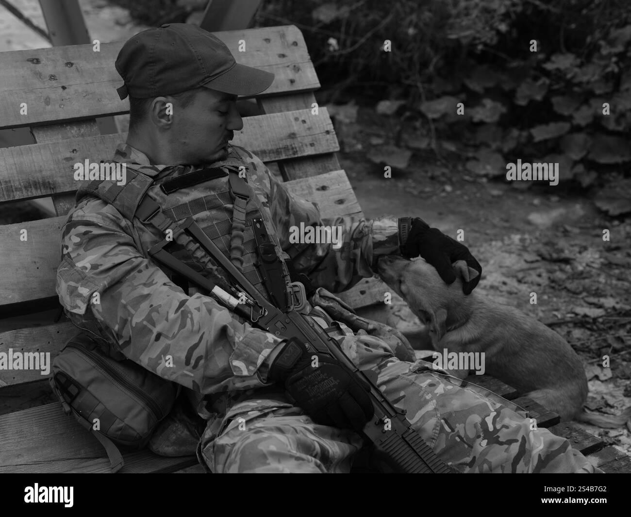 Ukrainian troops 2022 Black and White Stock Photos & Images - Alamy
