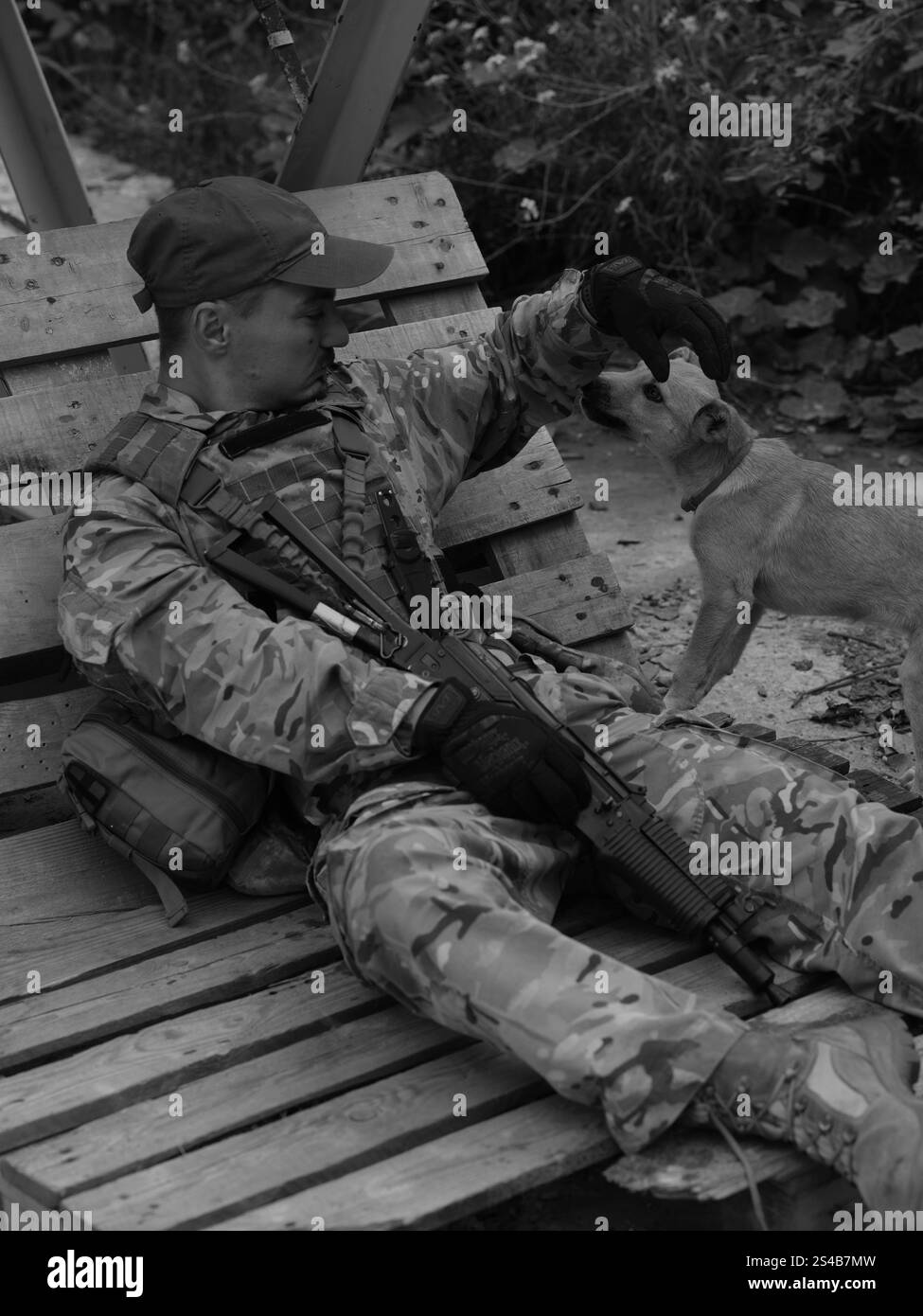 Ukrainian troops 2022 Black and White Stock Photos & Images - Alamy